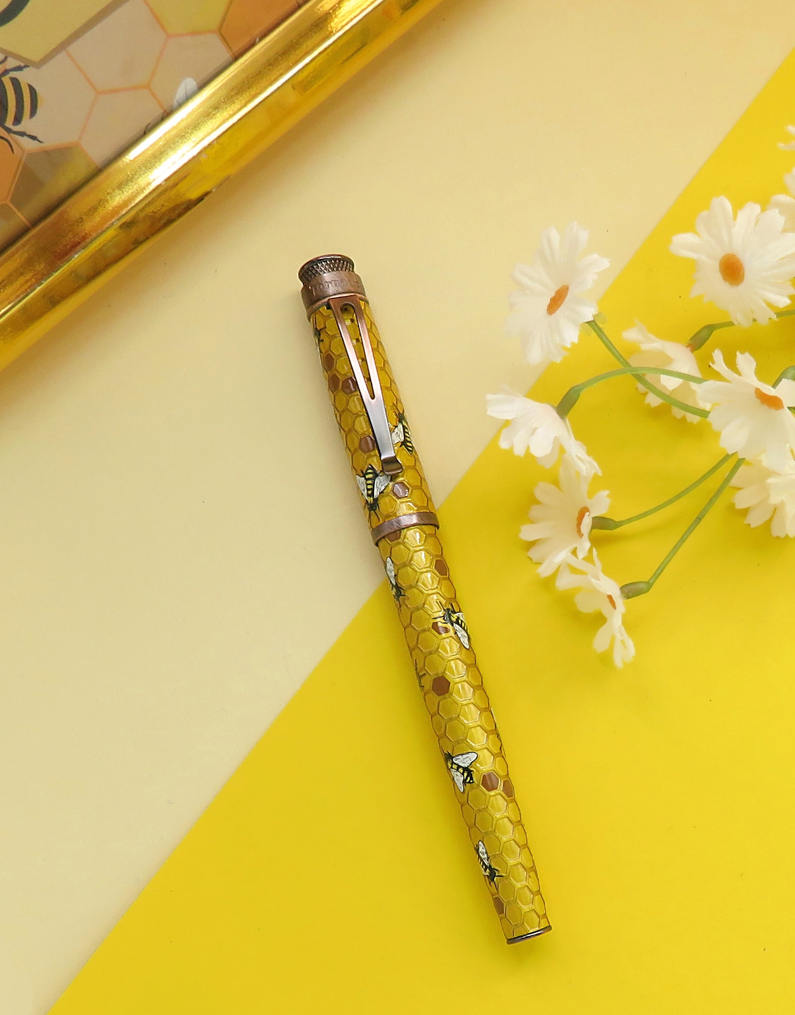 Retro Buzz Honey Bee Tornado Fountain Pen